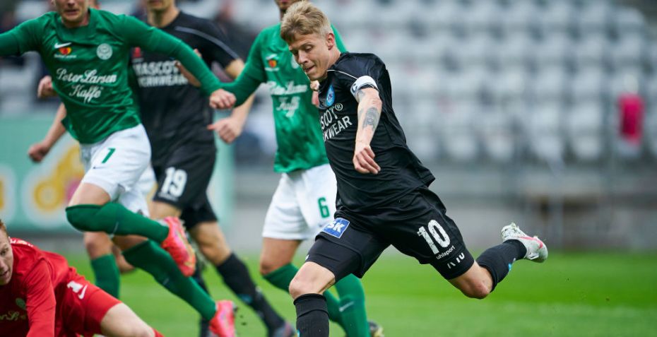 Dansk profil vækker opsigt: Brækker sig på banen | Tipsbladet.dk