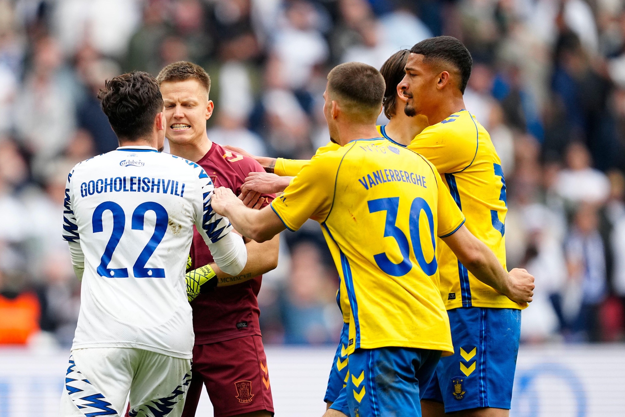 Pinlige derby-scener: Uværdigt! | Tipsbladet.dk