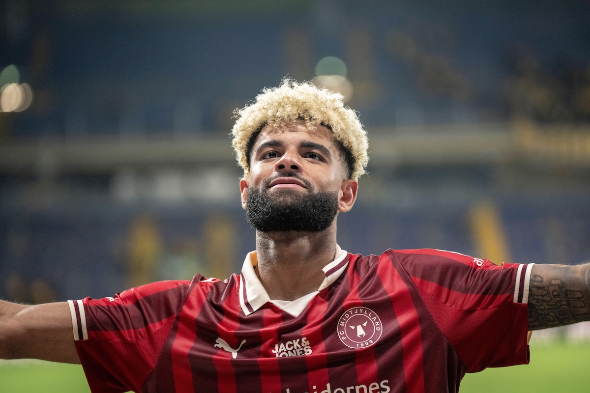 Billing på kunstgræs lignede Bambi på glatis