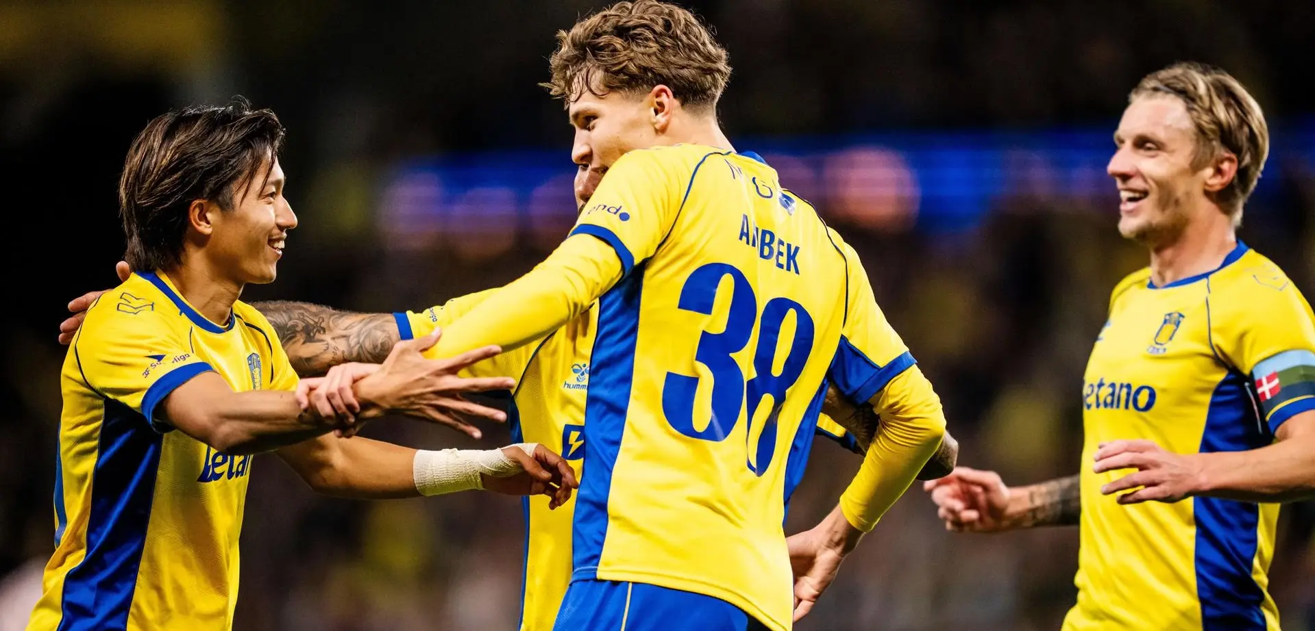 Agentfirmaet CAA Base skriver med Jacob Ambæk