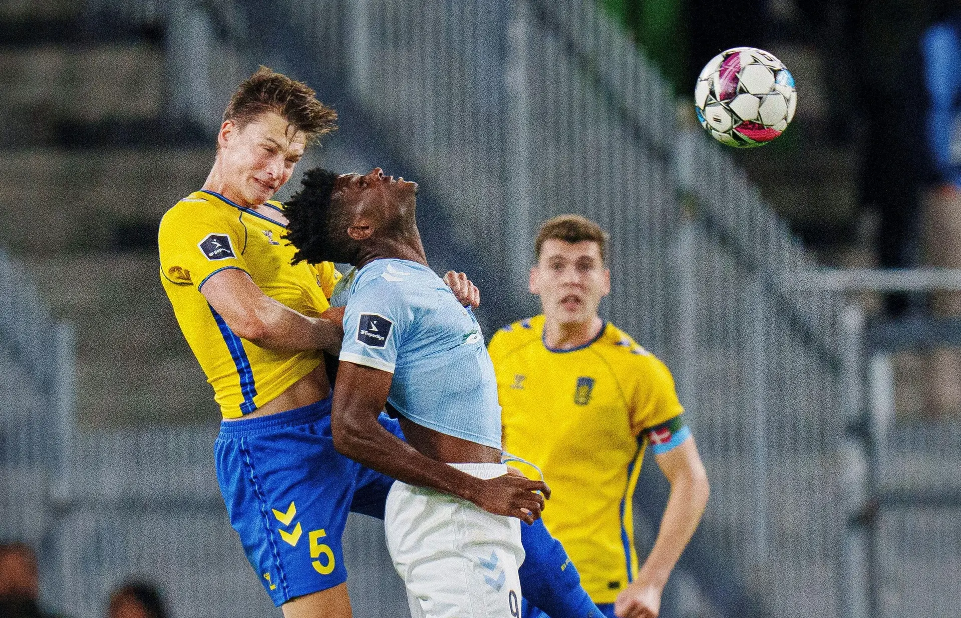 Regler gør nyt skifte svært for Superliga-angriber