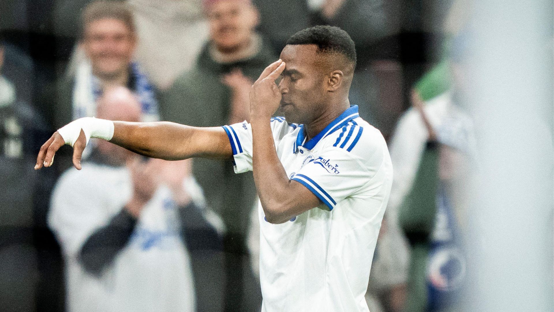 Youssoufa Moukoko på tavlen for FCK | Tipsbladet.dk