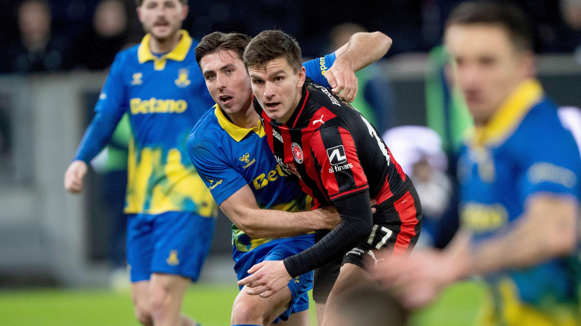 LIVE: Afventer svar om Mikael Uhre | Tipsbladet.dk